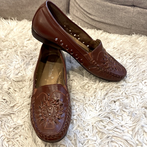 Pierre Dumas | Shoes | Pierre Dumas Faux Leather Brown Floaters | Poshmark